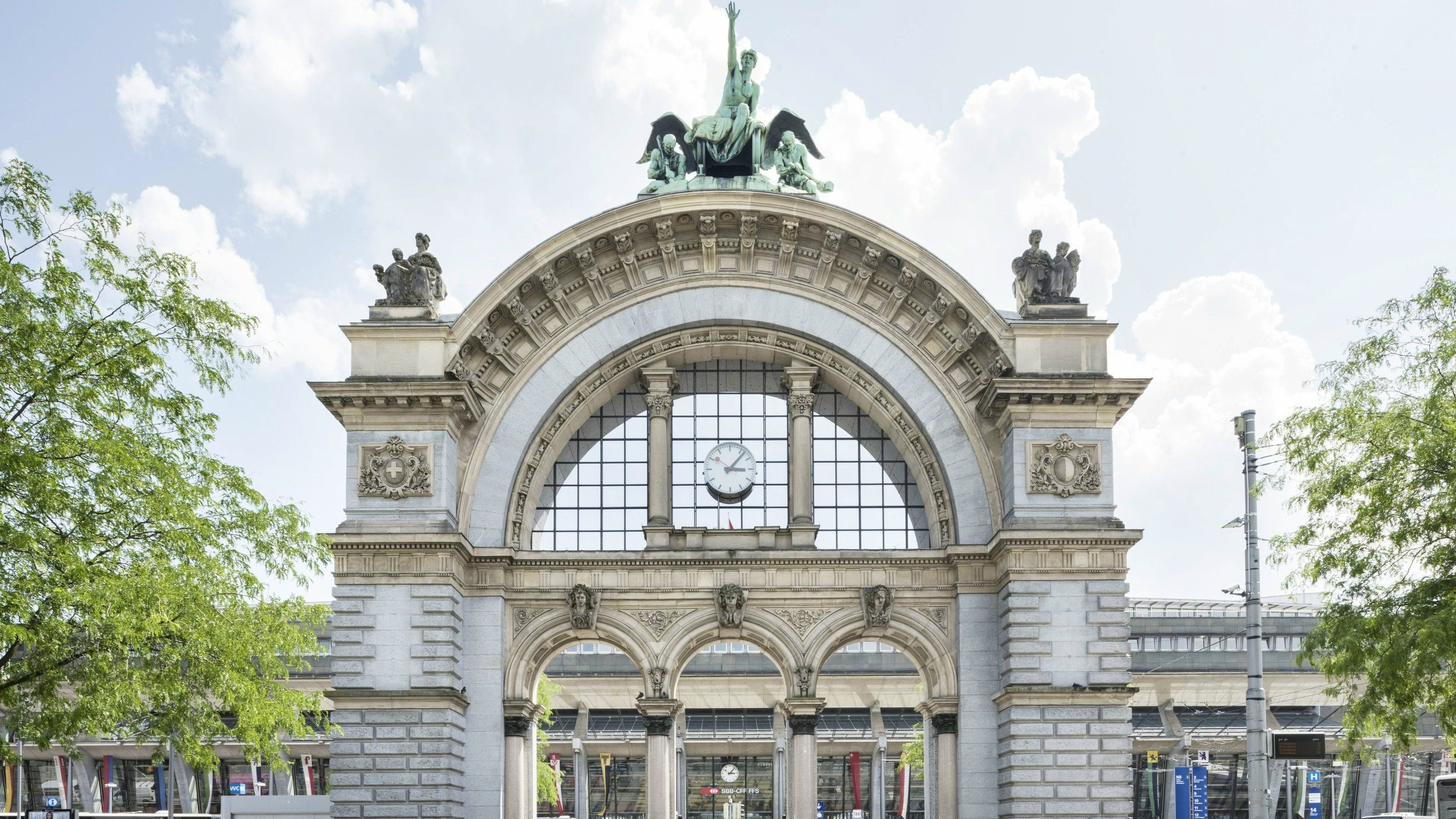 Lucerne station – shops and opening hours | SBB