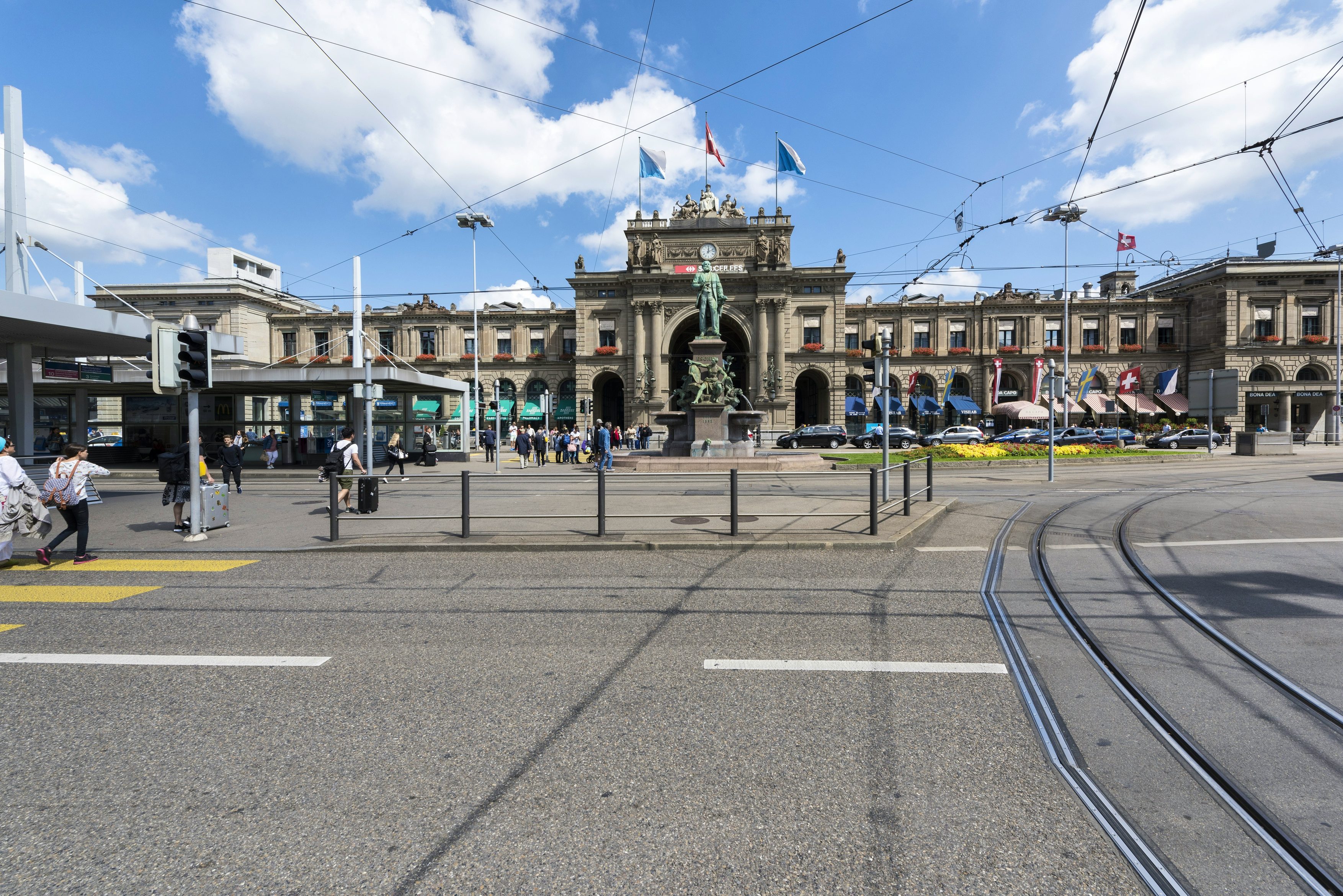 Guided tours of Zurich main station | SBB