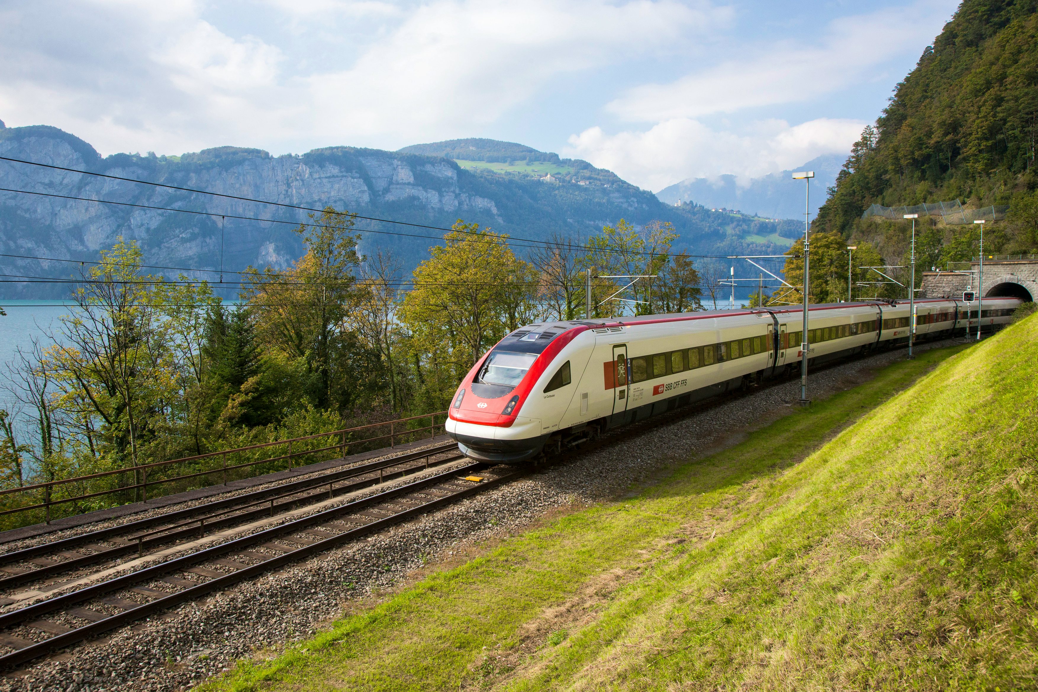 ICN: the InterCity tilting train connects Switzerland’s city centres | SBB