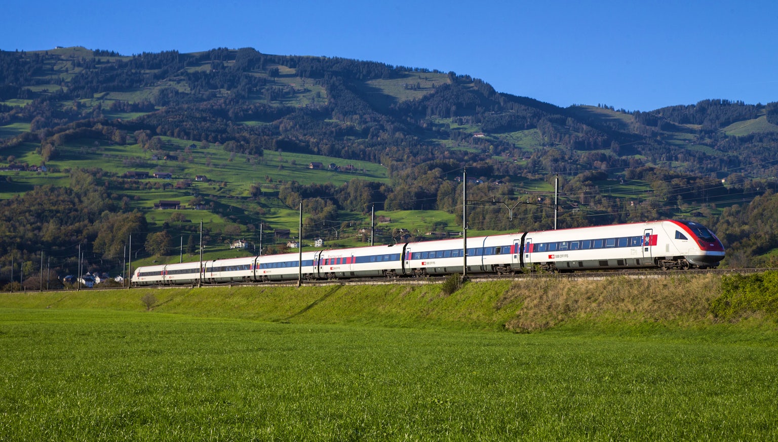 ICN: the InterCity tilting train connects Switzerland’s city centres | SBB